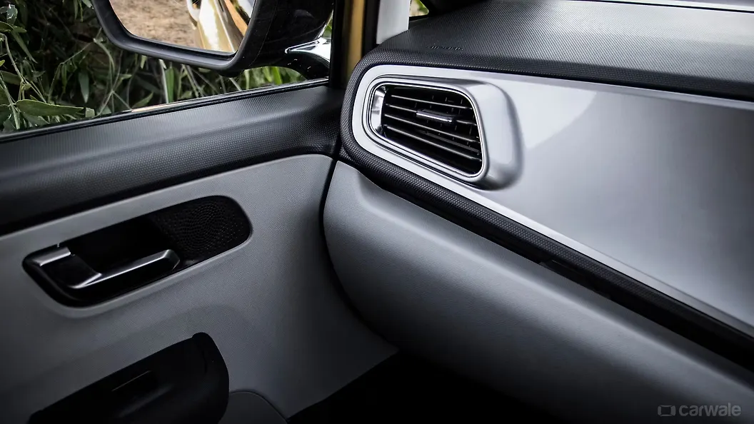 Altroz Interior Image, Altroz Photos in India - CarWale