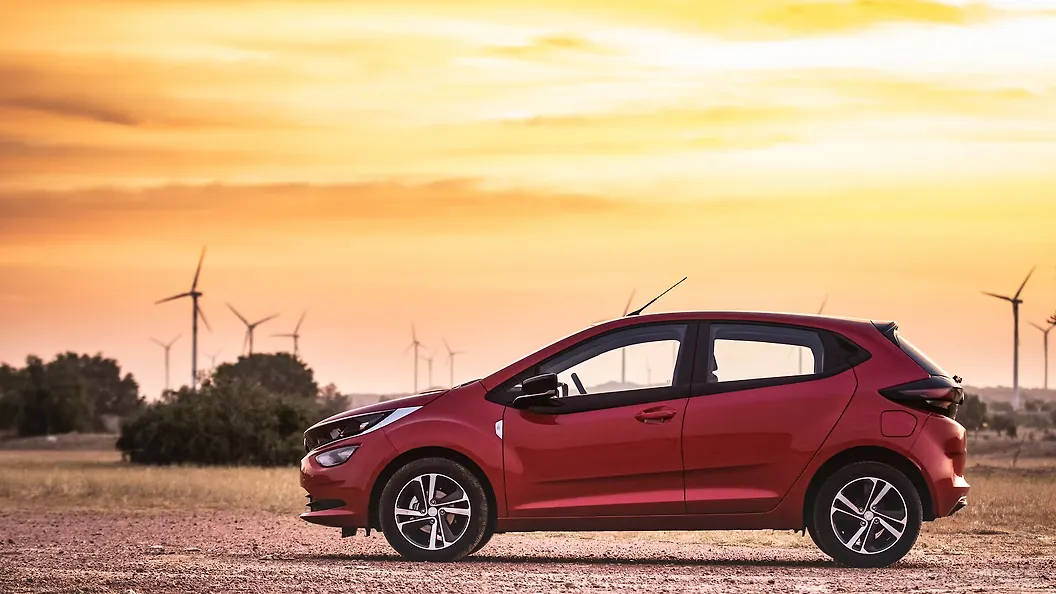 Altroz Left Side View Image, Altroz Photos in India - CarWale