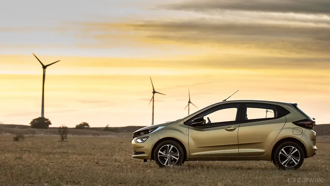 Altroz Left Side View Image, Altroz Photos in India - CarWale