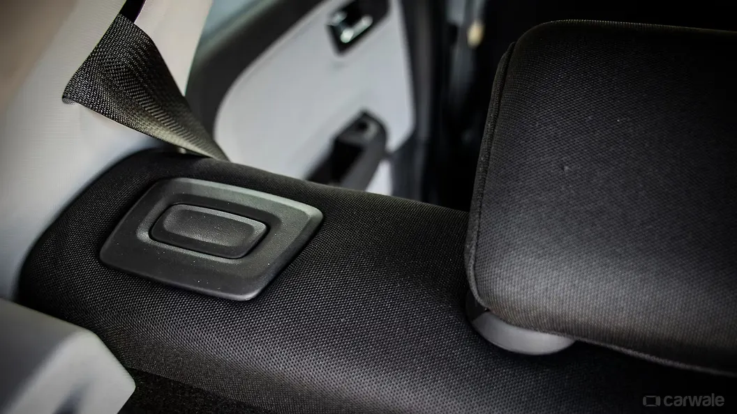Altroz Rear Seat Space Image, Altroz Photos in India - CarWale