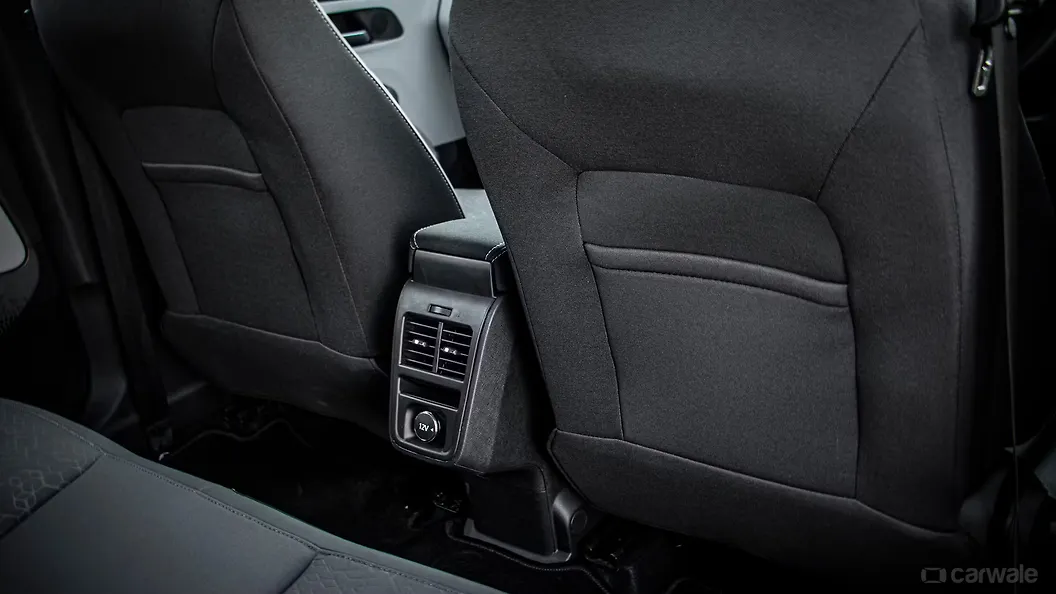 Altroz Rear Seat Space Image, Altroz Photos in India - CarWale