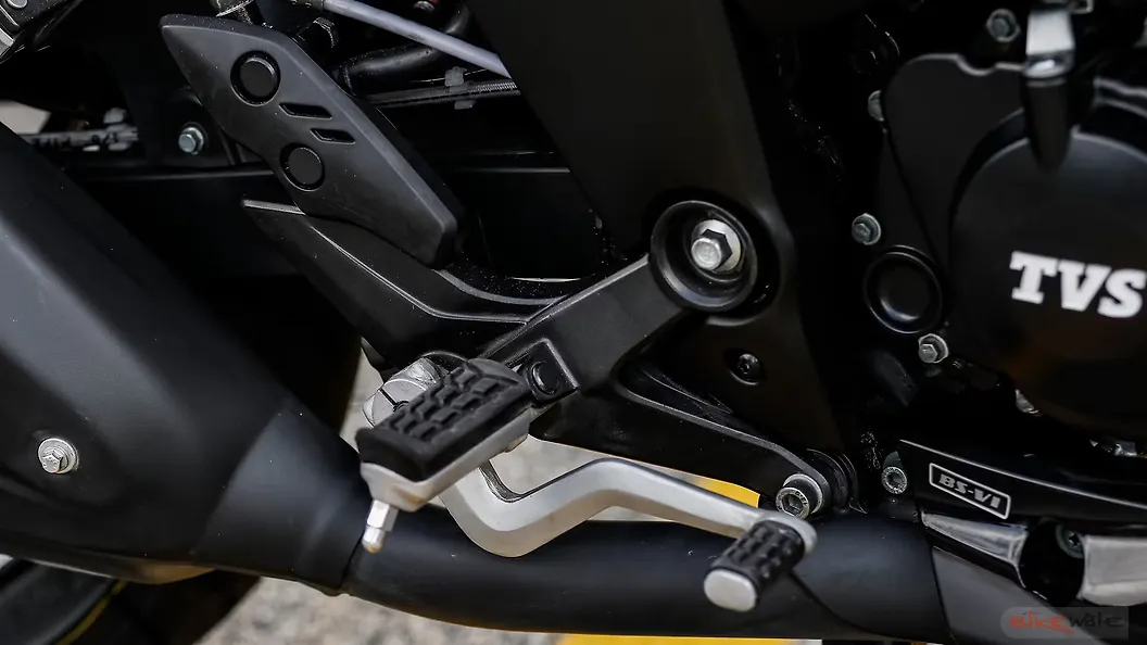 TVS Apache RTR 200 4V Rear FootPeg Image – BikeWale