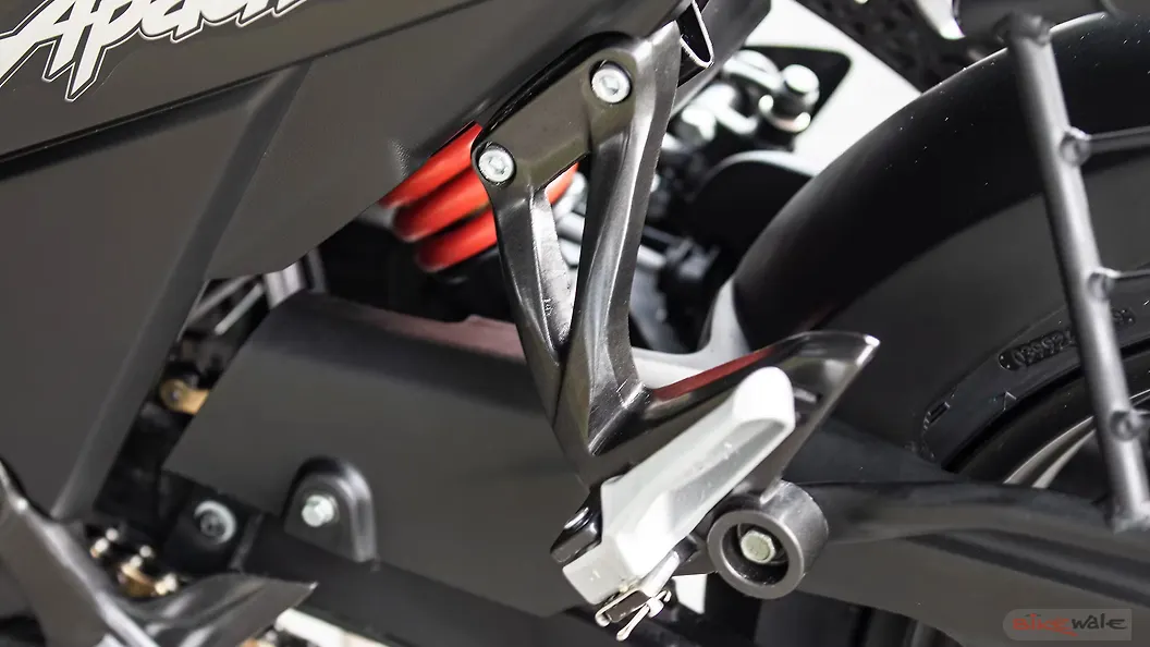 TVS Apache RTR 200 4V Rear Tyre Hugger Image – BikeWale
