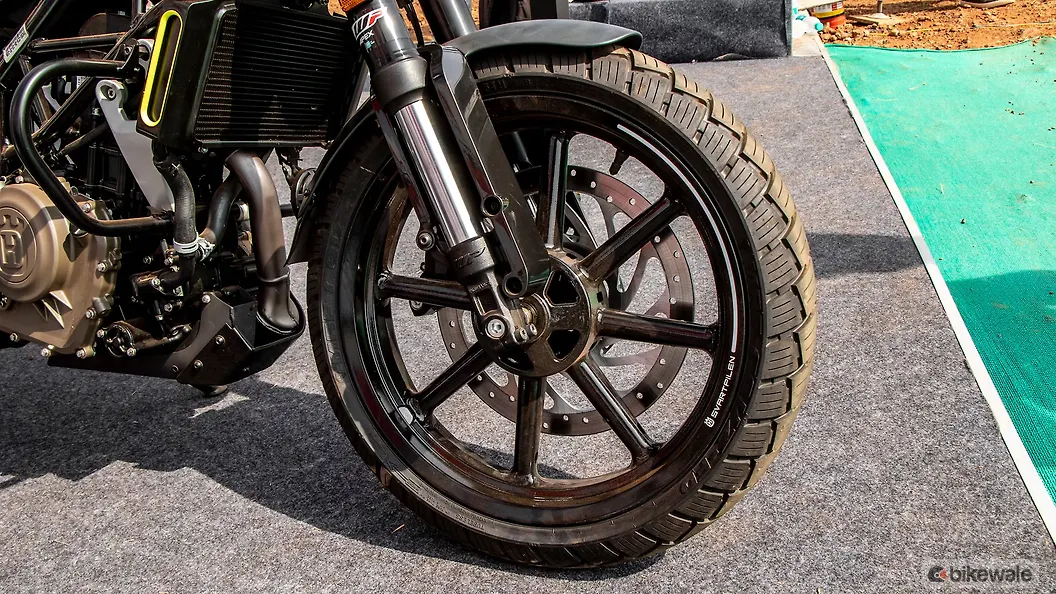 Husqvarna Svartpilen 250 Front Wheel & Tyre Image – BikeWale
