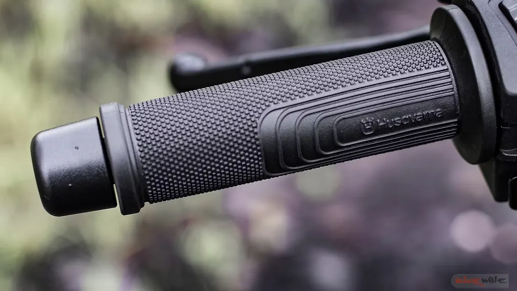 Husqvarna Svartpilen 250 Brakes Image – BikeWale