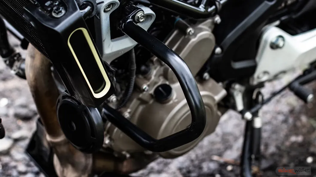 Husqvarna Svartpilen 250 Front Leg Guard Image – BikeWale