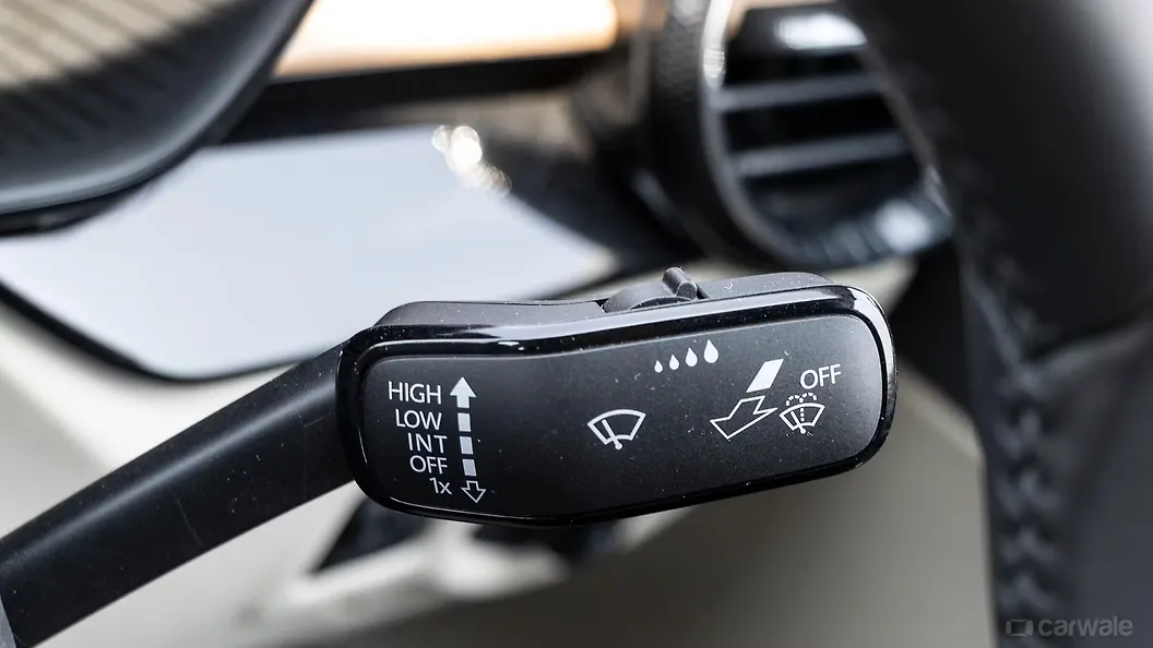 Slavia USB Port/AUX/Power Socket/Wireless Charging Image, Slavia Photos ...