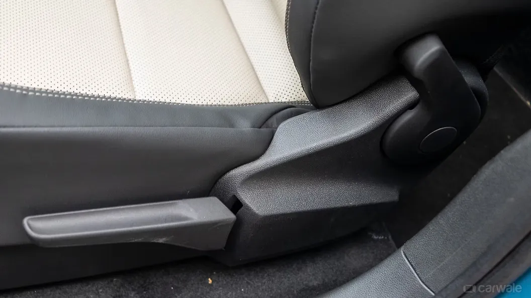 Slavia Inner Rear View Mirror Image, Slavia Photos in India - CarWale