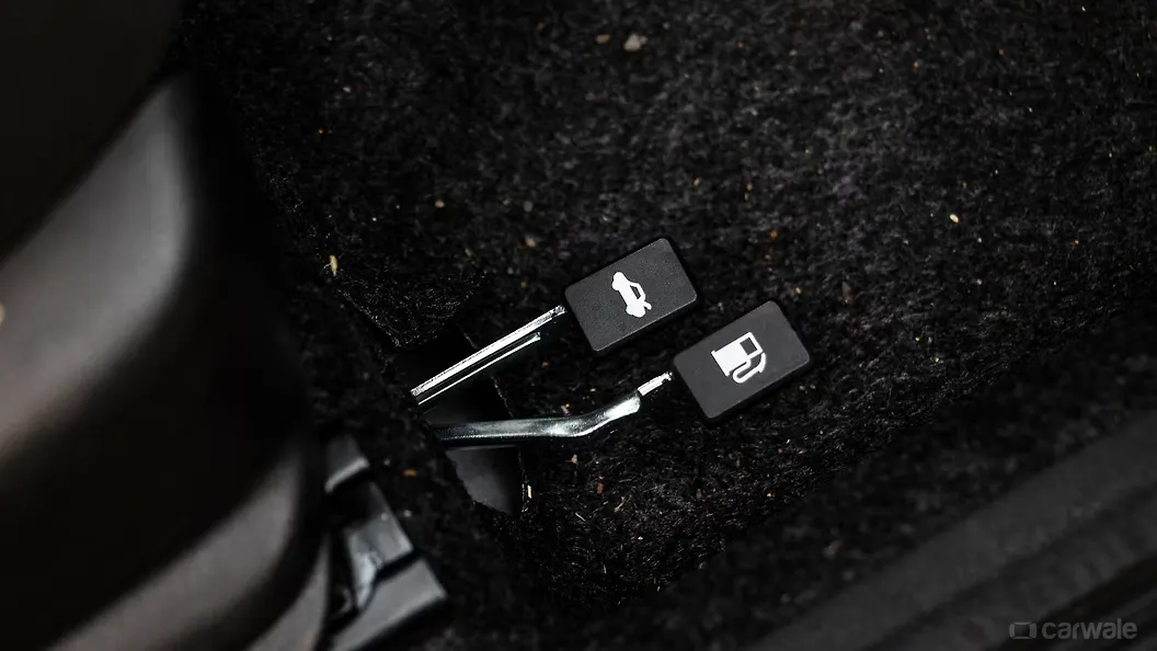 Kwid [2019-2022] Door Handles Image, Kwid [2019-2022] Photos in India ...