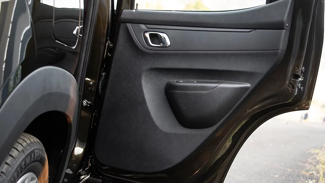 Kwid [2019-2022] Action Image, Kwid [2019-2022] Photos in India - CarWale