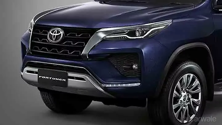 Toyota Fortuner Images - Interior & Exterior Photo Gallery [300+ Images ...