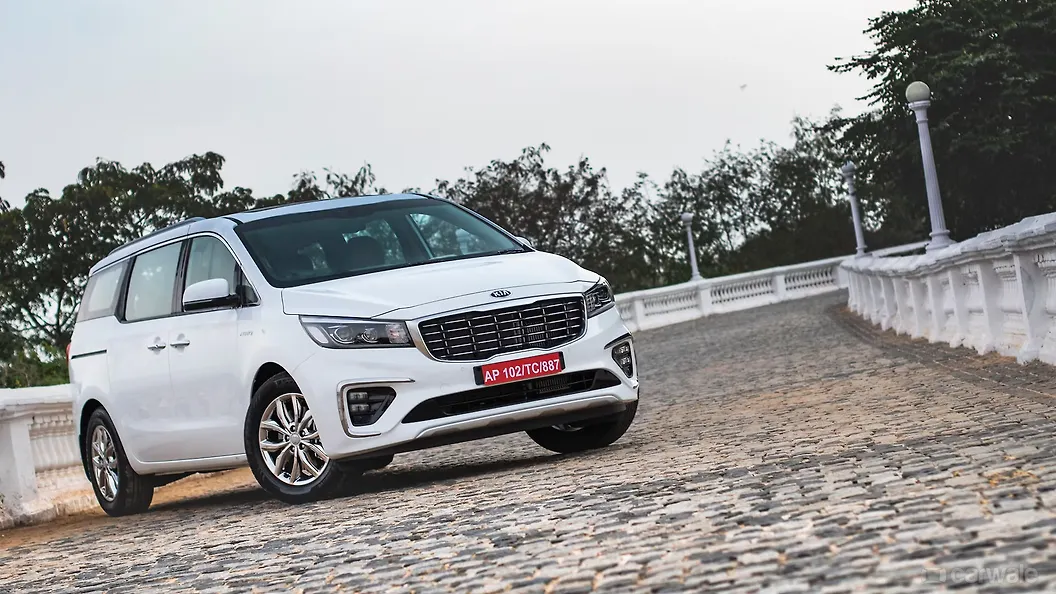 Carnival Front Right Three-Quarter Image, Carnival Photos in India ...