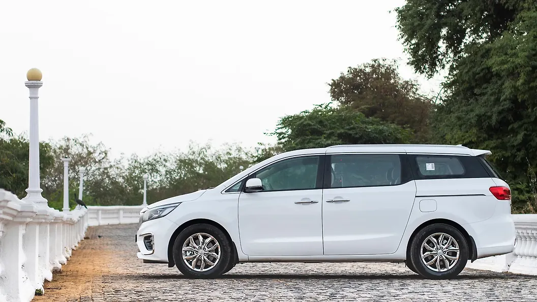 Carnival Left Side View Image, Carnival Photos in India - CarWale