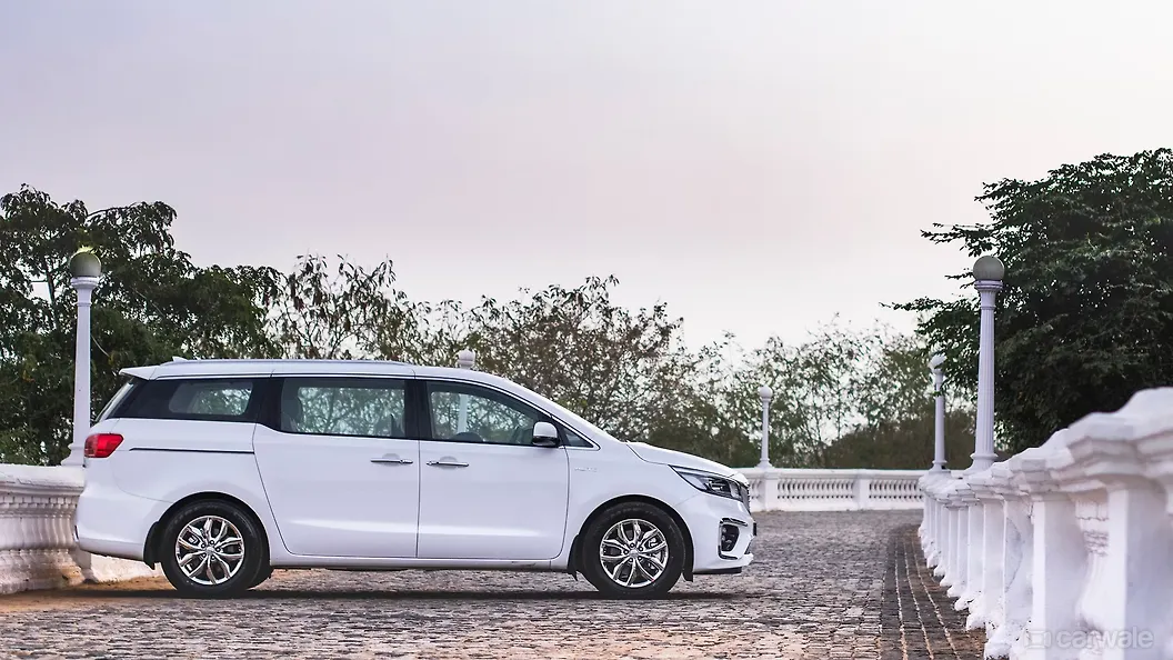 Carnival Right Side Image, Carnival Photos in India - CarWale