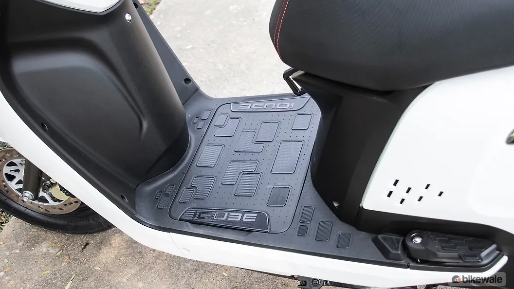 TVS iQube Floorboard Image – BikeWale