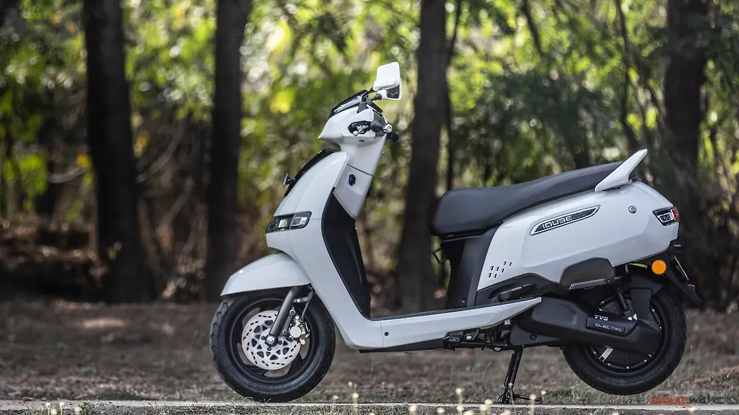 TVS iQube Left Side View Image – BikeWale