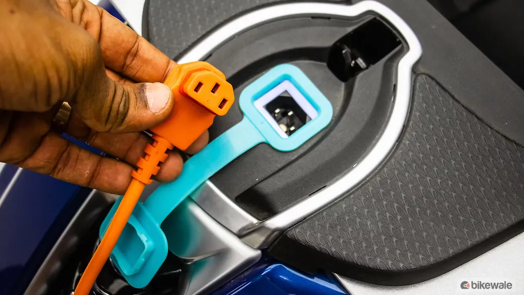 Bajaj Chetak [2024] Exterior Image – BikeWale