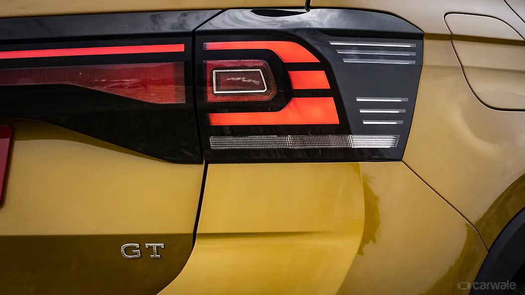 Taigun Front Logo Image, Taigun Photos in India - CarWale