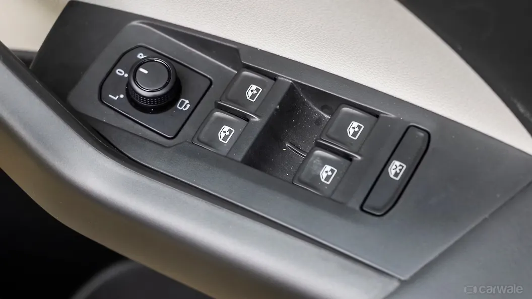 Taigun Front Fog Lamp Image, Taigun Photos in India - CarWale