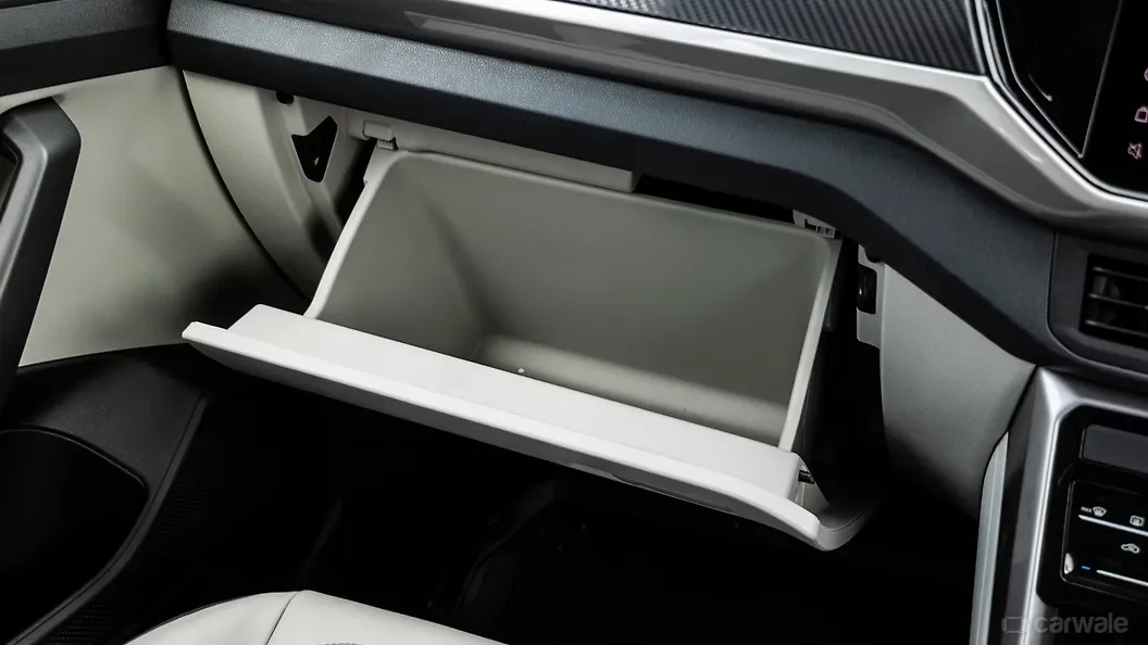 Taigun Front Fog Lamp Image, Taigun Photos in India - CarWale