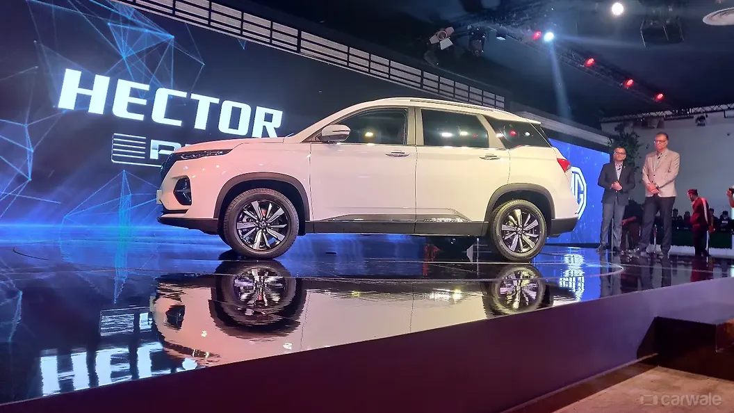 Hector Plus Left Side View Image, Hector Plus Photos in India - CarWale