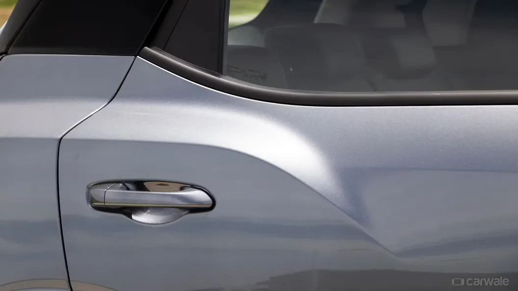 XUV400 Rear Door Handle Image, XUV400 Photos in India - CarWale