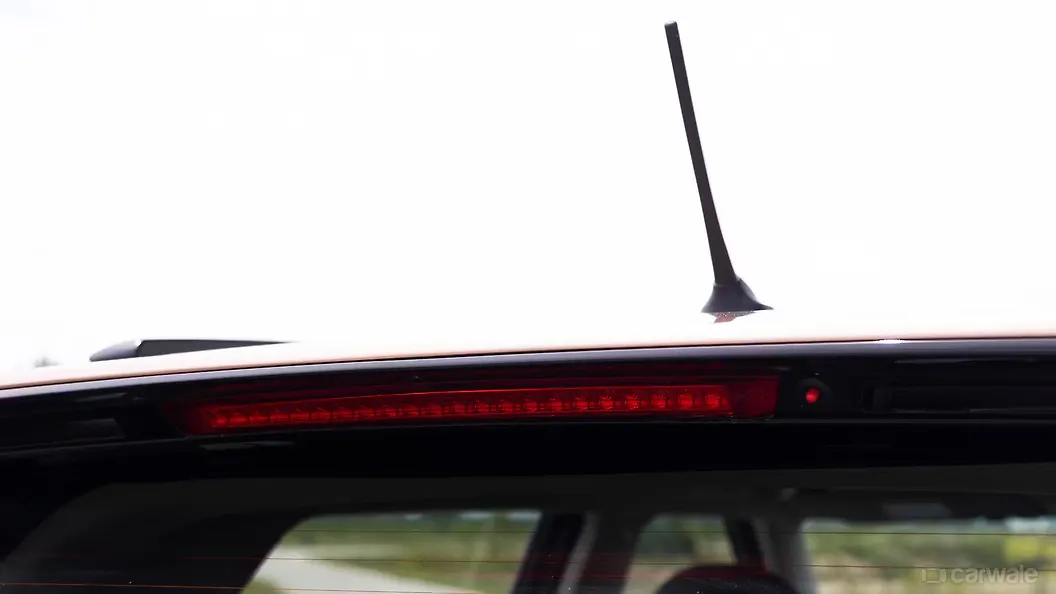 XUV400 Rear Spoiler Image, XUV400 Photos in India - CarWale