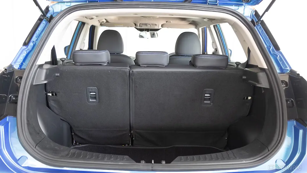XUV400 Bootspace Image, XUV400 Photos in India - CarWale