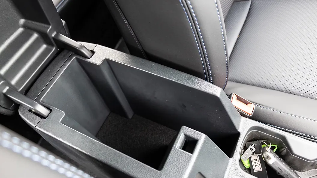 XUV400 Front Centre Arm Rest Storage Image, XUV400 Photos in India ...