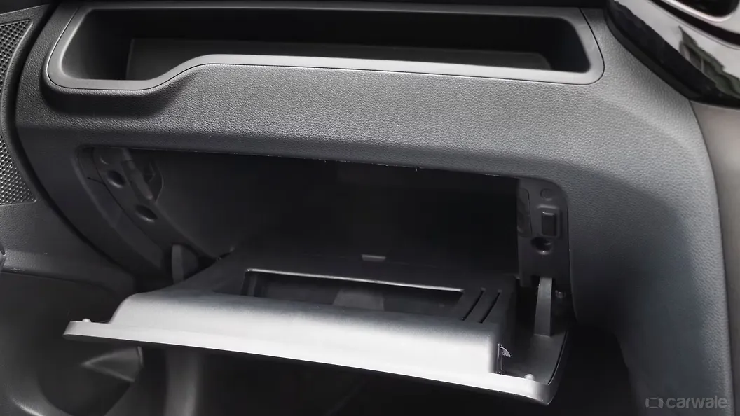 XUV400 Glove Box Image, XUV400 Photos in India - CarWale