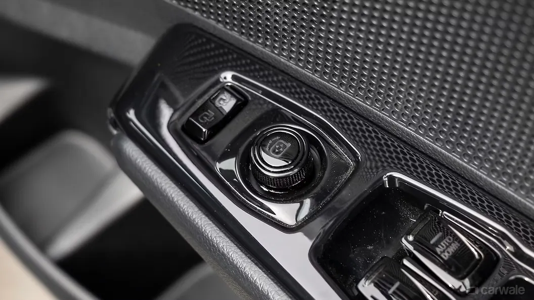 XUV400 Outer Rear View Mirror ORVM Controls Image, XUV400 Photos in ...