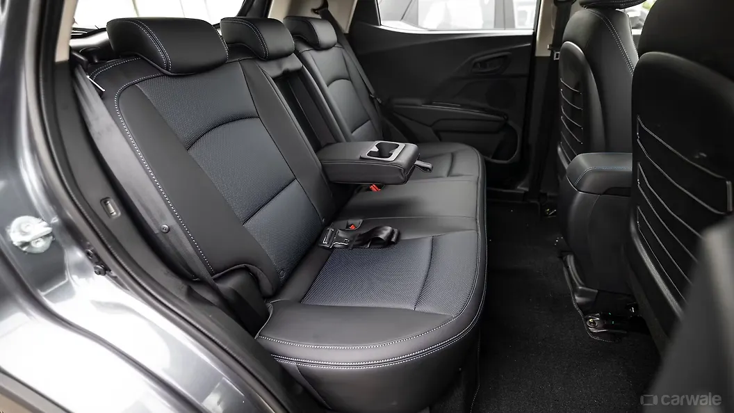 XUV400 Rear Row Centre Arm Rest Image, XUV400 Photos in India - CarWale