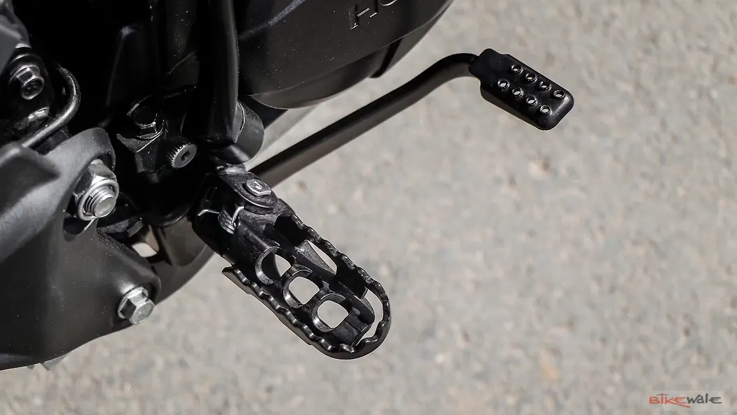 Hero Xpulse 200 Front Footpeg Image – BikeWale