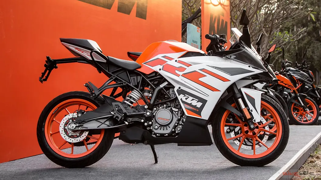 KTM RC 125 [2020] Front Three-Quarter Image – BikeWale