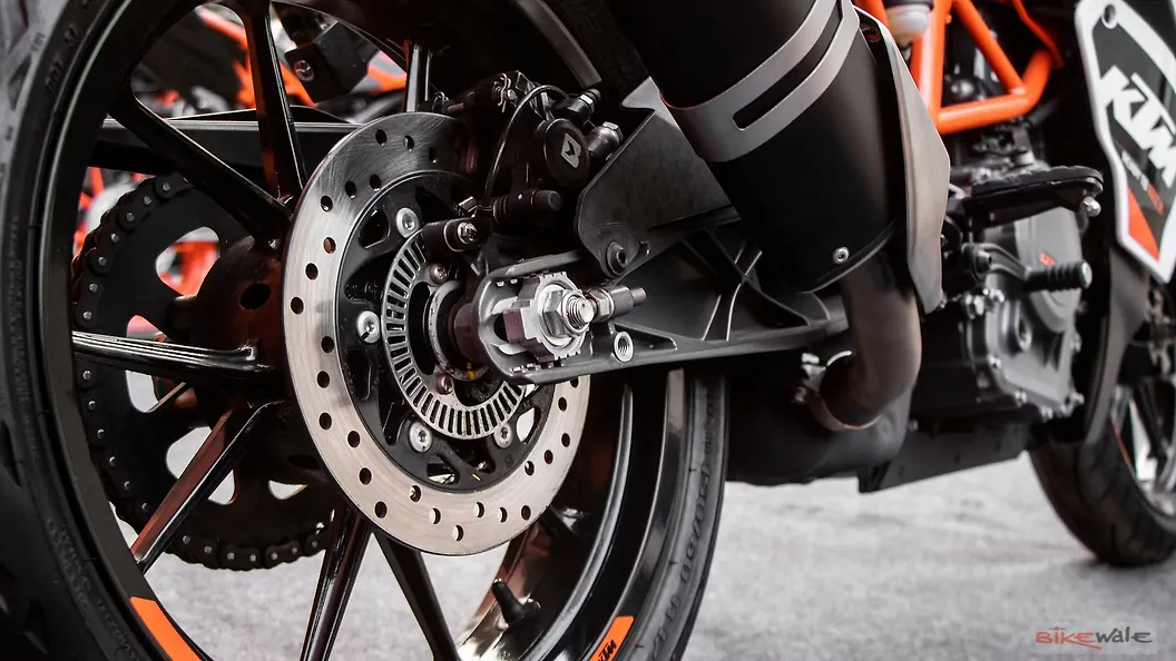 KTM RC 390 [2020] Front Three-Quarter Image – BikeWale