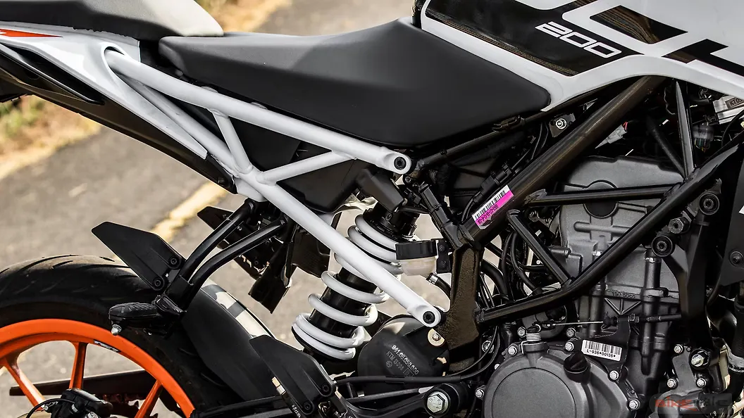 KTM 200 Duke [2021] Front Footpeg Image – BikeWale