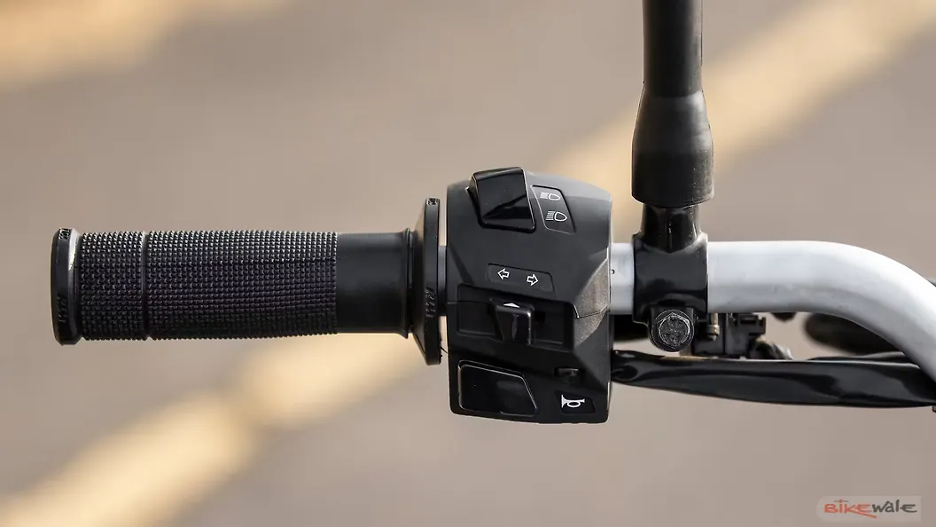 KTM 200 Duke [2021] Handlebar Image – BikeWale