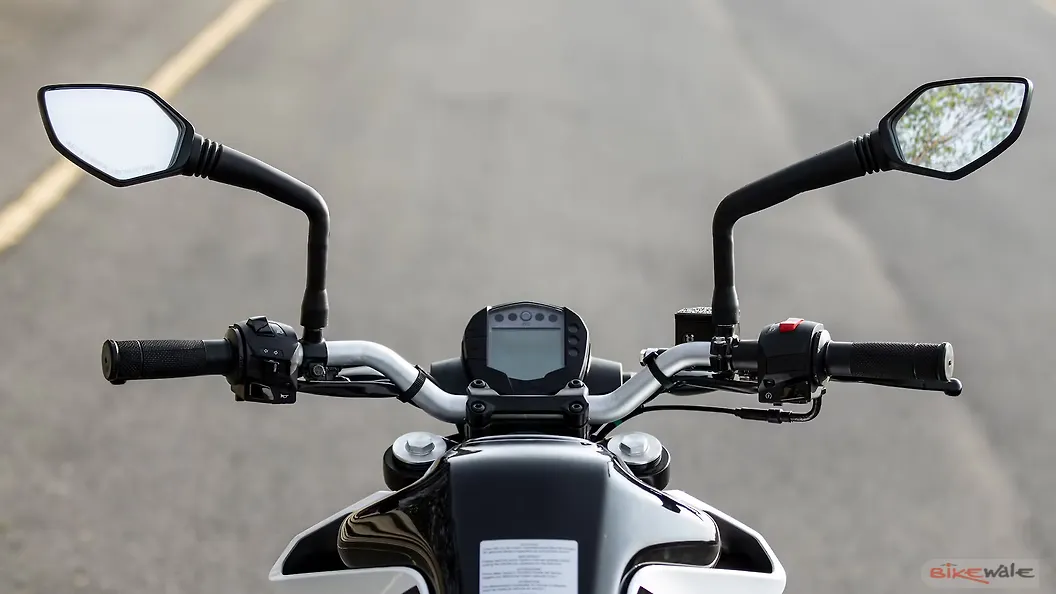 KTM 200 Duke [2021] Mirror Image – BikeWale