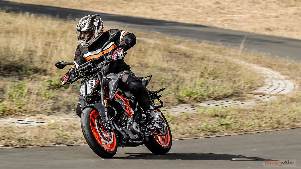 KTM 390 Duke [2021] Action Image – BikeWale