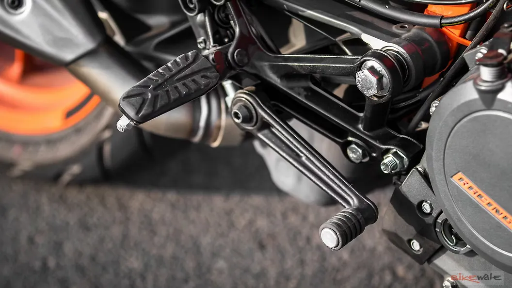 KTM 390 Duke [2021] Levers Image – BikeWale
