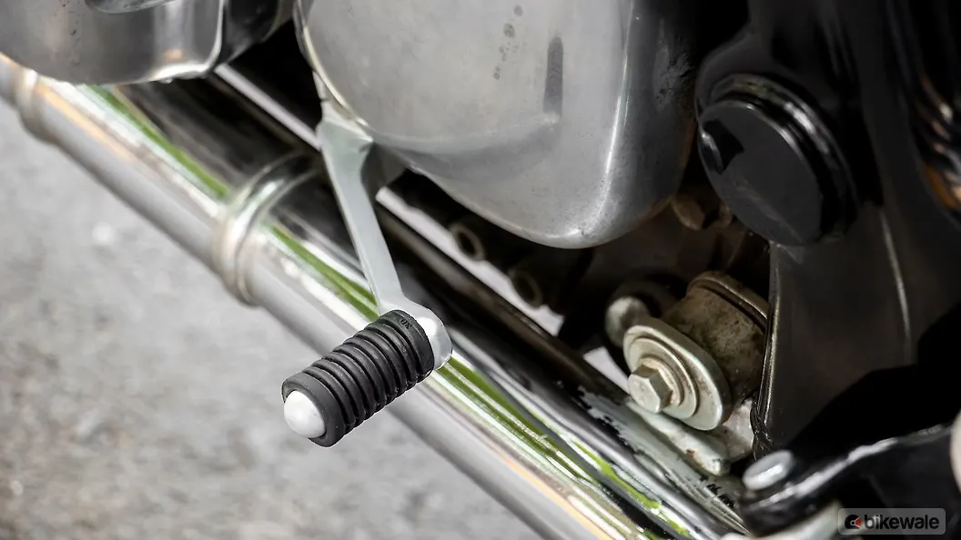 Royal Enfield Interceptor 650 Front Footpeg Image – BikeWale