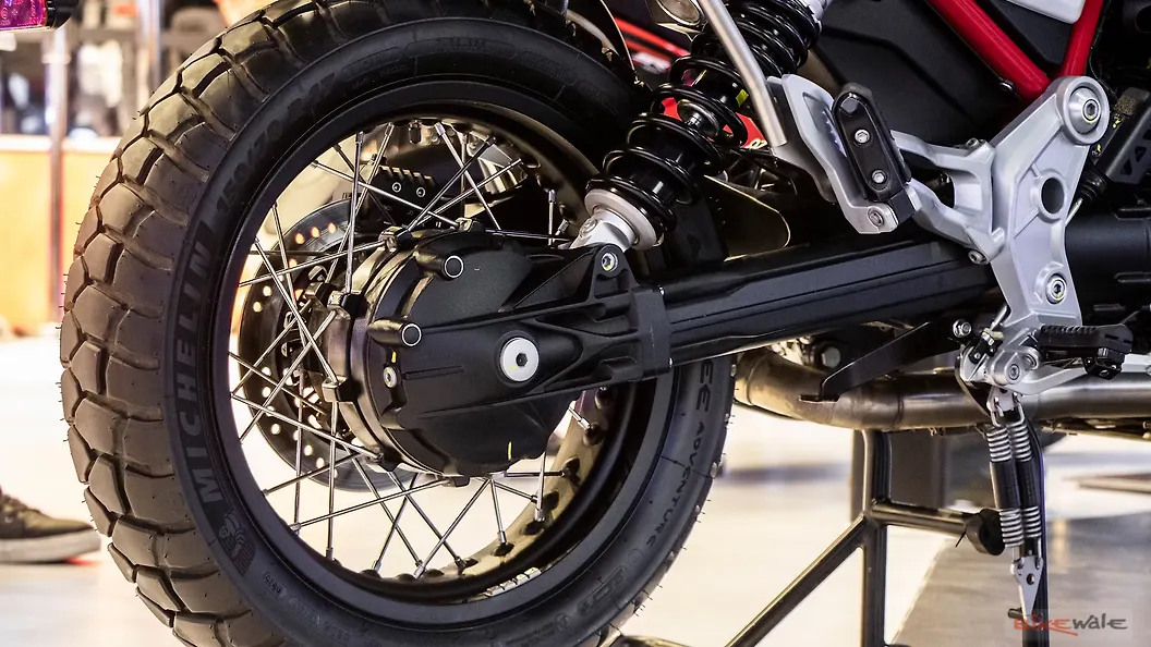 Moto Guzzi V85 Handlebar Image – BikeWale