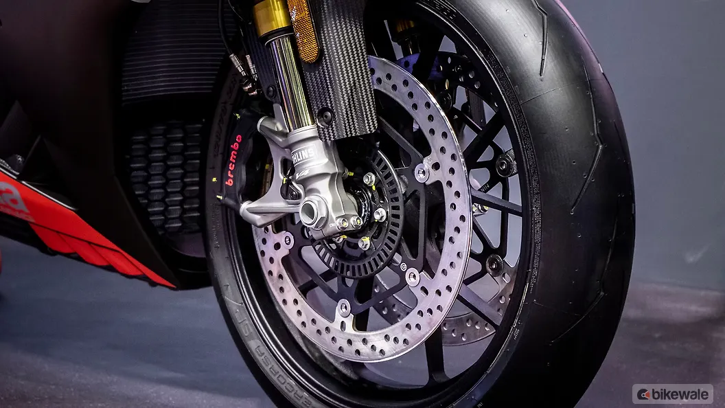 Aprilia RSV4 1100 Factory - [2020-2023] Front Wheel & Tyre Image – BikeWale