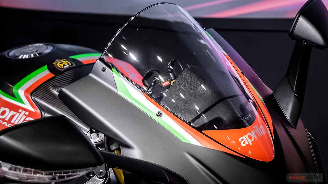 Aprilia RSV4 1100 Factory Badges Image – BikeWale