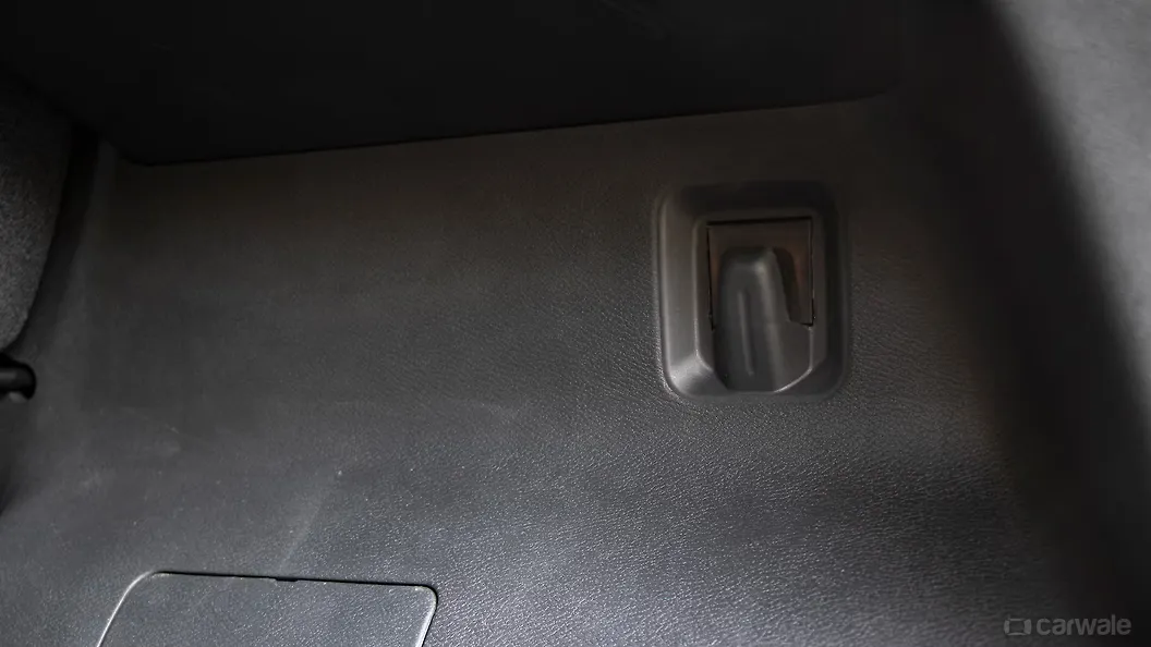 Magnite Boot Parcel Hooks Image, Magnite Photos in India - CarWale