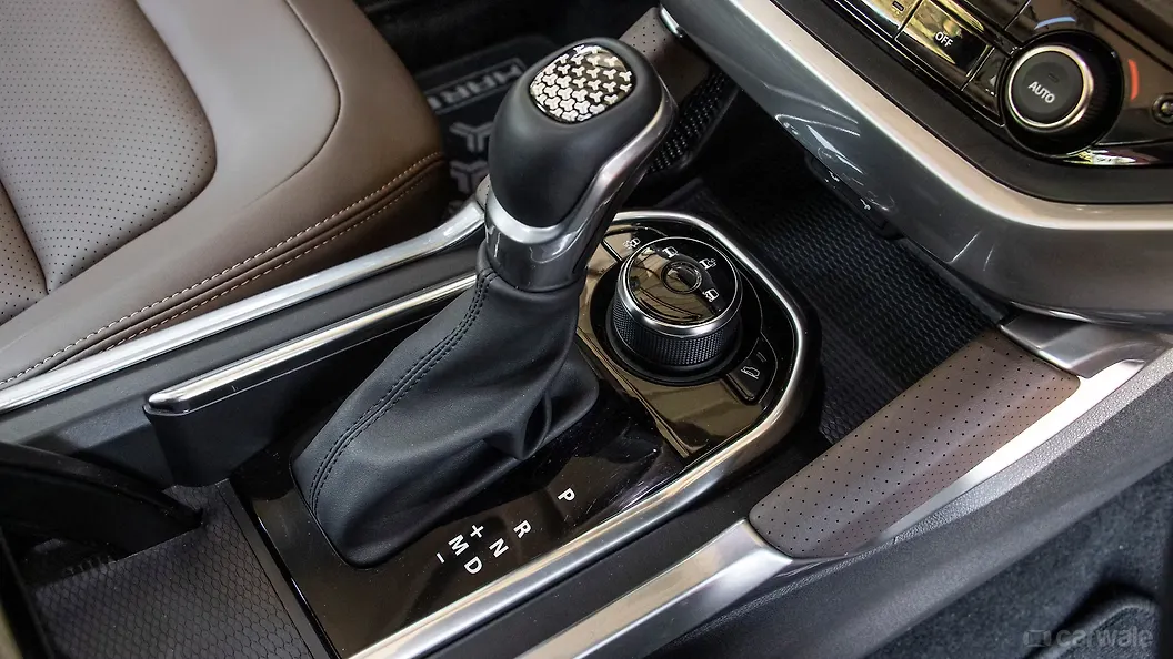 Harrier Gear-Lever Image, Harrier Photos in India - CarWale