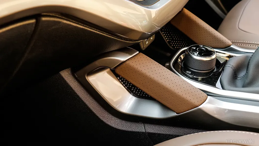 Tata Harrier Images, Interior & Exterior Photo Gallery - CarWale