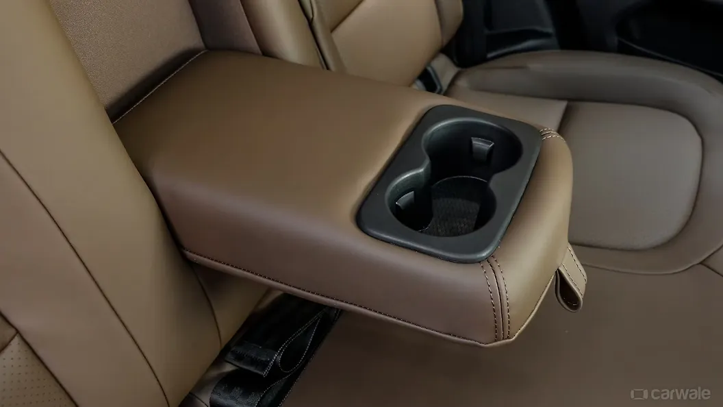 Harrier Rear Arm Rest Image, Harrier Photos in India - CarWale