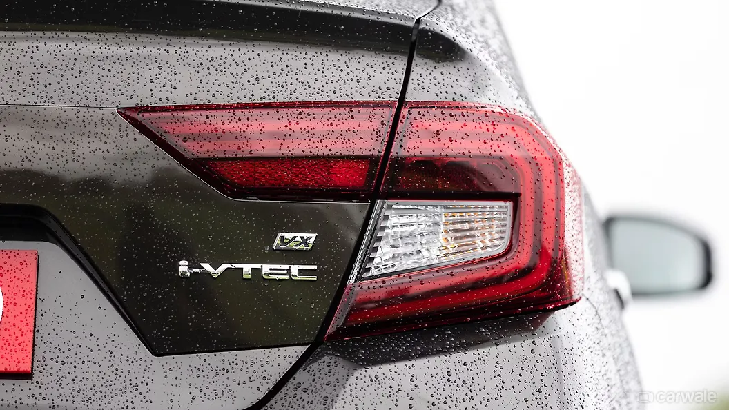 Amaze Rear Badge Image, Amaze Photos in India - CarWale