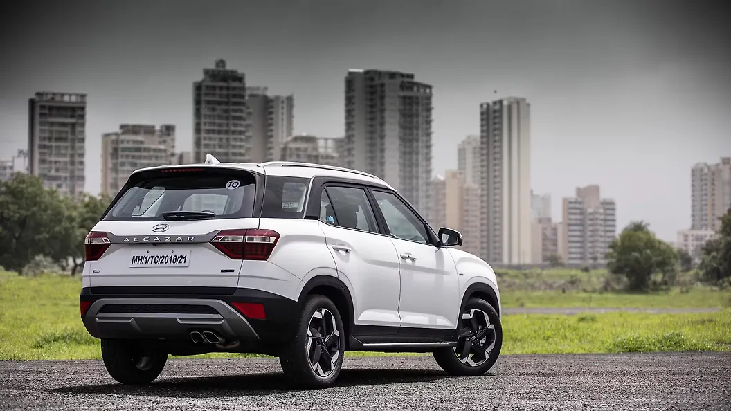 Alcazar Right Rear Three Quarter Image, Alcazar Photos in India - CarWale